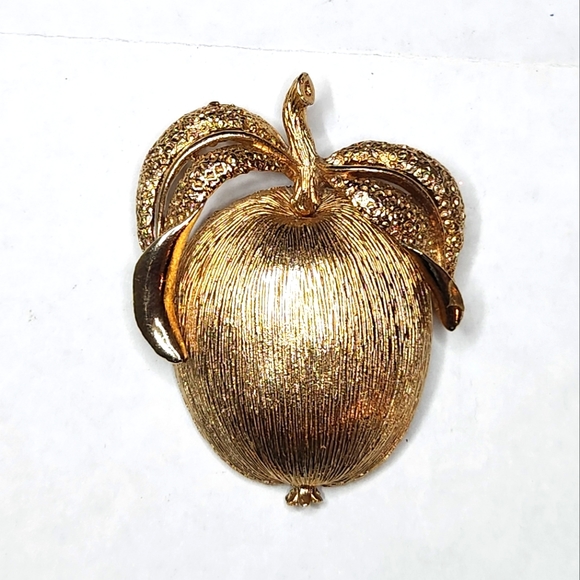 Sarah Coventry | Jewelry | Vintage Brooch Pin Signed Sarah Cov Fruit ...